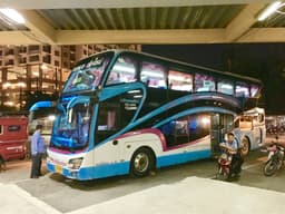 How to ride a Songthaew in Chiang Mai | The Blond Travels